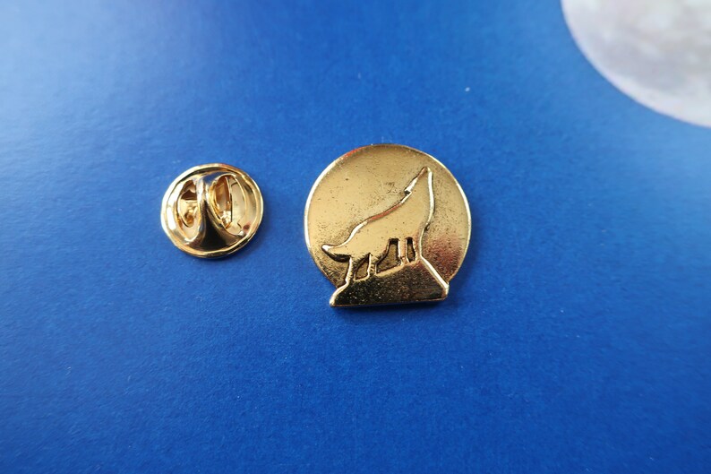 Howling Wolf Gold Dipped Pewter Lapel Pin CC657G Wolf | Etsy