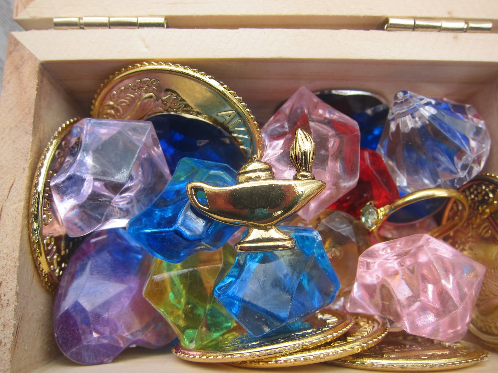 Gold Lamp of Learning Lapel Pin- CC507G- Oil Lamp, Genie Lamp, Academia ...