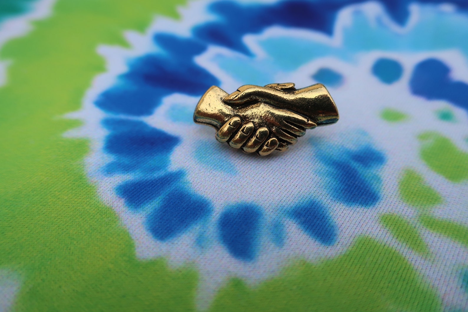 Gold Handshake Lapel Pin CC371G Handshake, Agreement, Business, Deal ...