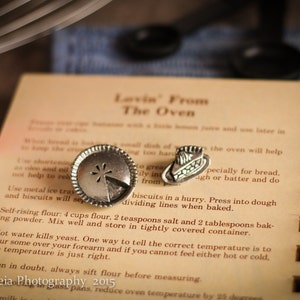 Pie Lapel Pin - CC266- Baking Pins- Baker Gifts- Apple Pie - Etsy