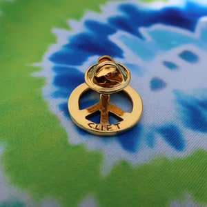Gold Peace Sign Lapel Pin- CC370G- Peace, Peace Symbol, Love, and ...