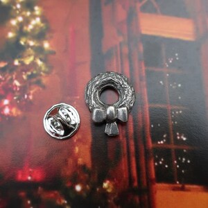 Wreath Lapel Pin- CC311- Wreath, Winter, Holiday, and Christmas Pins - Etsy