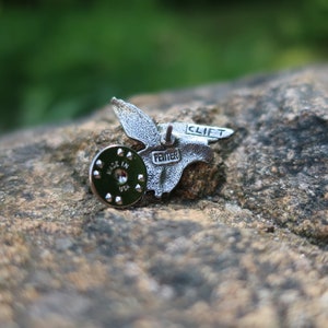 Falcon Lapel Pin - CC168- Falcon, Hawk, Eagle, Peregrine Falcon ...