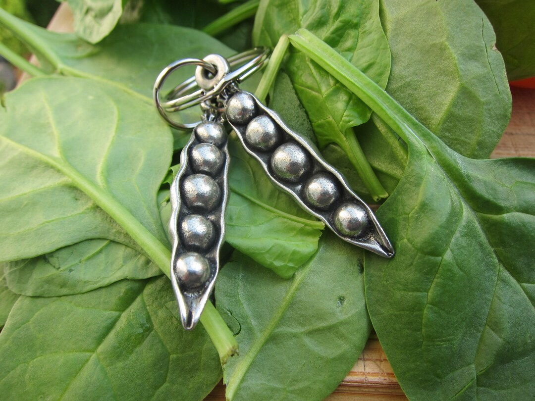 Pea Pod Keychain- K154- Peas, Vegetables, Garden, and Gardening Gifts ...