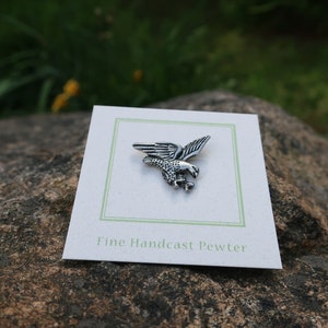 Falcon Lapel Pin - CC168- Falcon, Hawk, Eagle, Peregrine Falcon ...