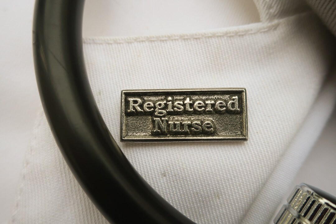 Registered Nurse Lapel Pin- CC663- Nursing Pins and Gifts- RN, and ...