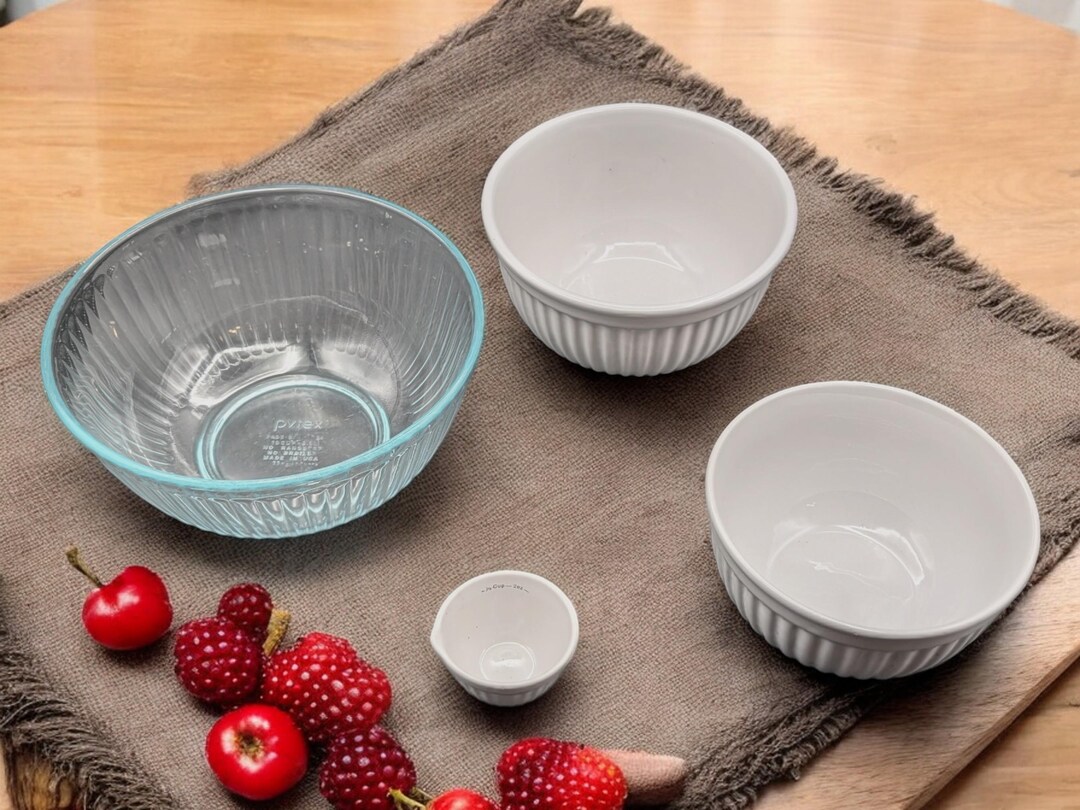 Set of Four Kitchen Mixing Bowls: 10 Cup Pyrex, 6 and 4 Cup Essential ...