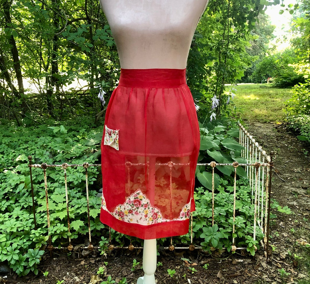 Vintage Apron Red Organdy With Vintage Hankie Pockets and Trim Charming ...