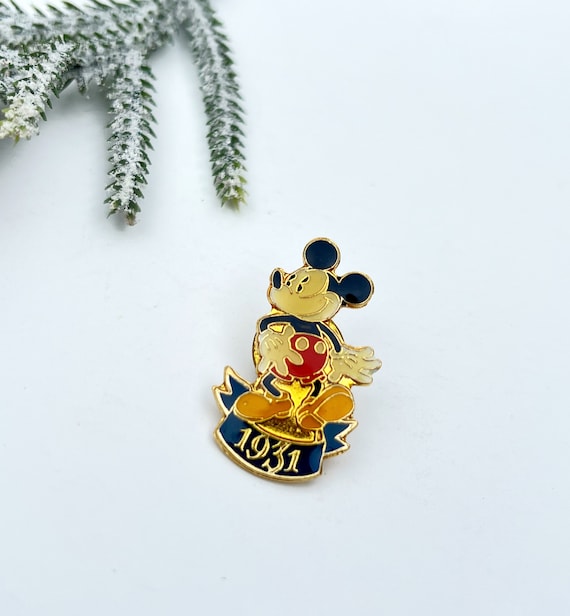 Mickey Mouse 1988 Disney Store Pin Gem