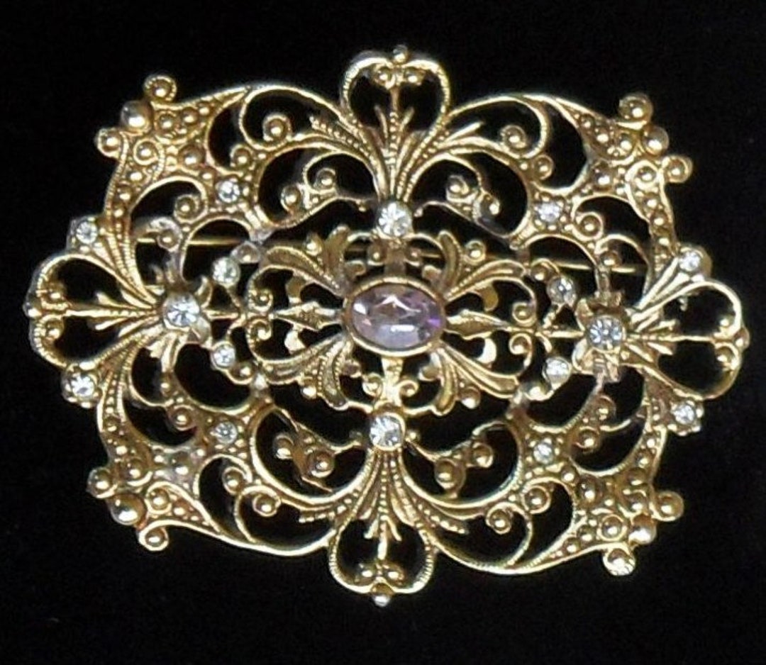 La Belle Époque Broche antique en filigrane doré avec strass clairs et ...