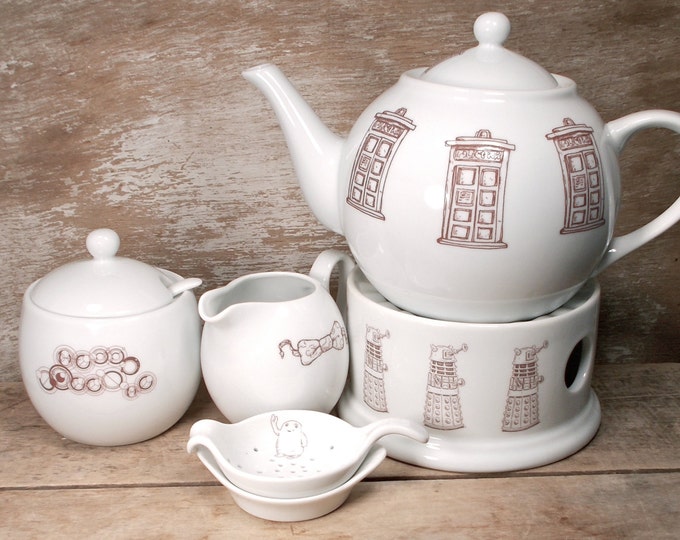 Doctor Who Tea Set With Teapot, Creamer and Sugar Bowl, Tea Strainer ...
