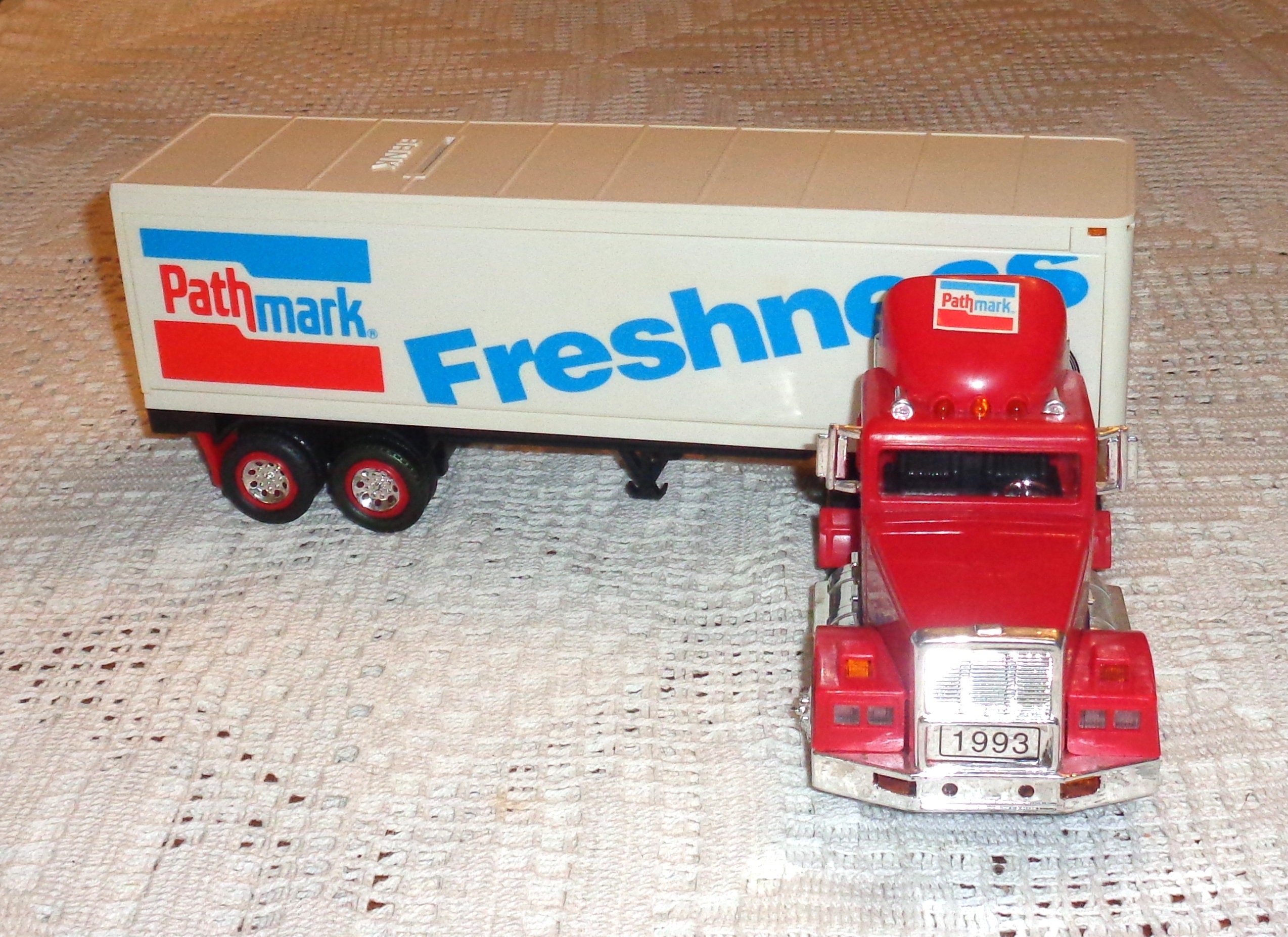 1993 Pathmark supermarket limited edition tractor trailer vehicle bank ...