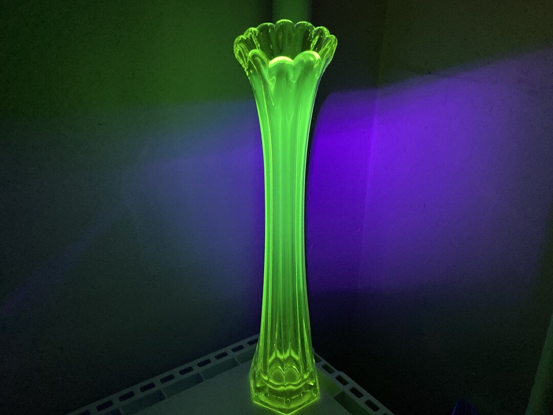 Vintage Vaseline Uranium Glass 12 Swung Stretch Vase 6 Panel Twist ...