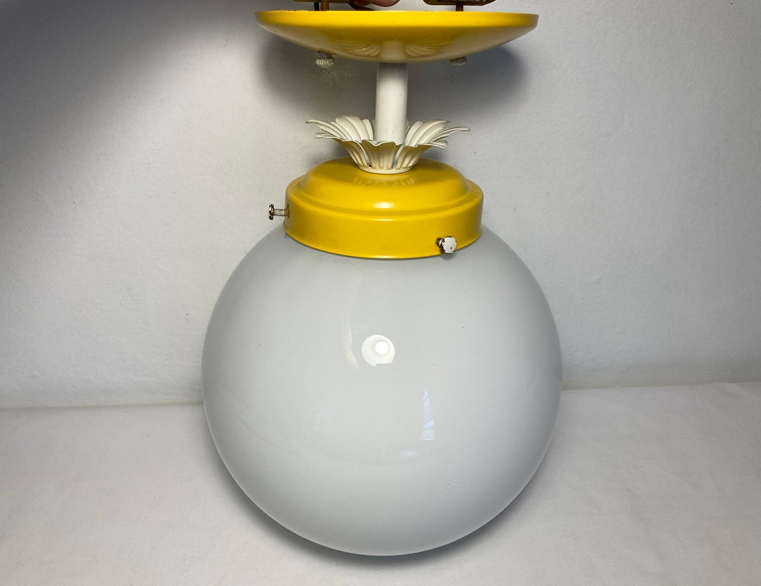 Vintage 1970's Yellow & White Daisy Kitchen Light Ceiling Fixture Flush ...