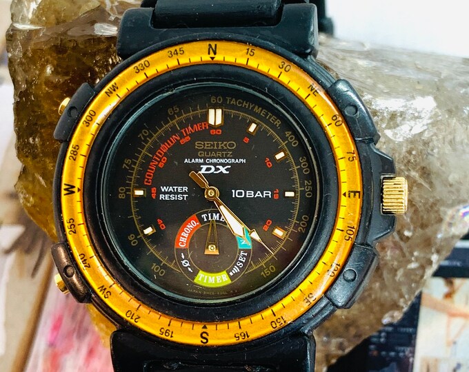 SEIKO DX 1981 Dancing Hands 8M25-623A 10 BAR Round Black/gold ...