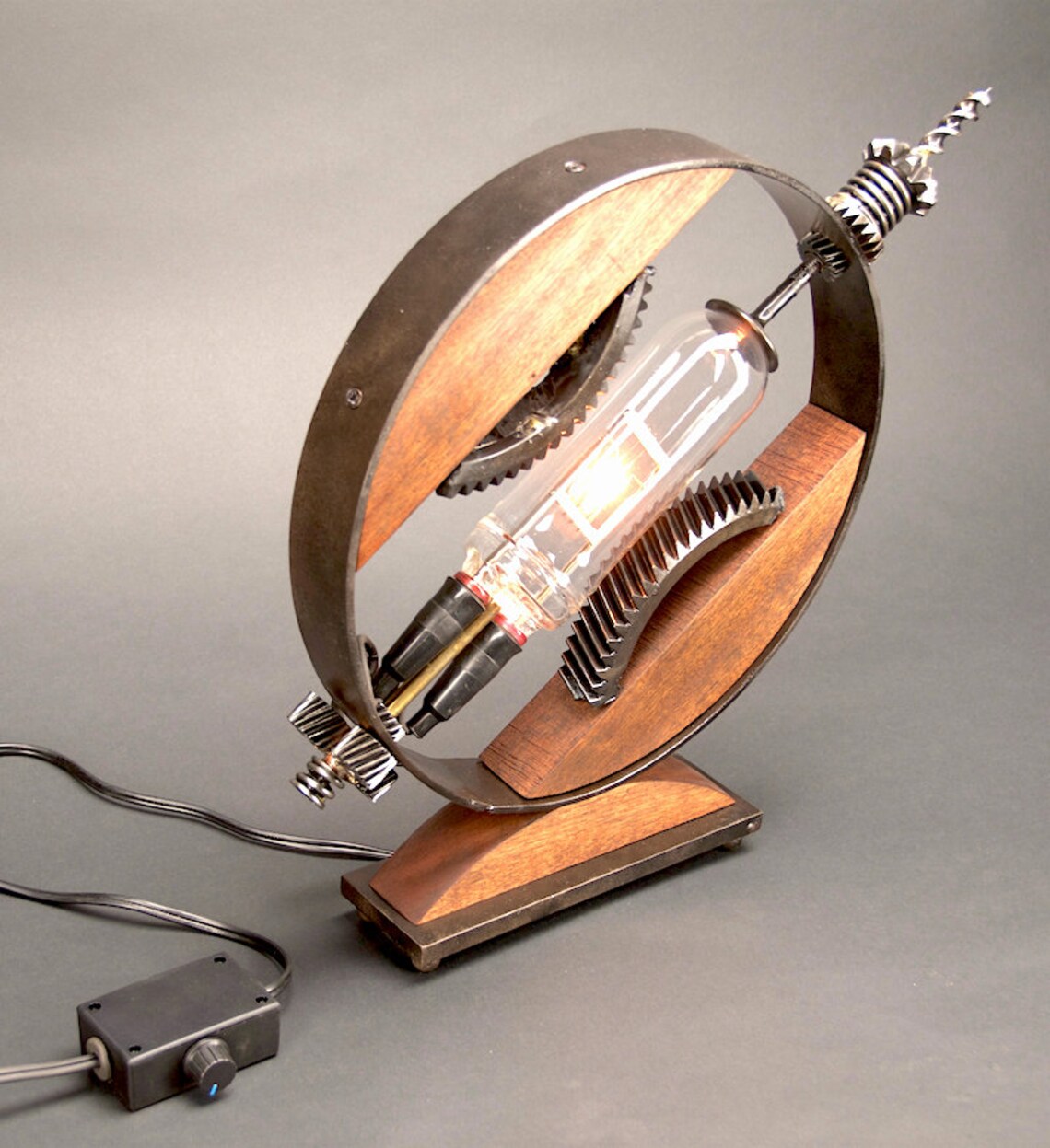 Unique and Stylish Lamp Shows Style When on or Off. Distinctive Looks ...