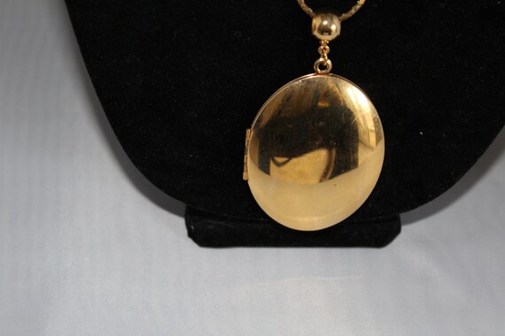 Vintage Gold Locket Which Opens for Pictures - 23 Inc… - Gem
