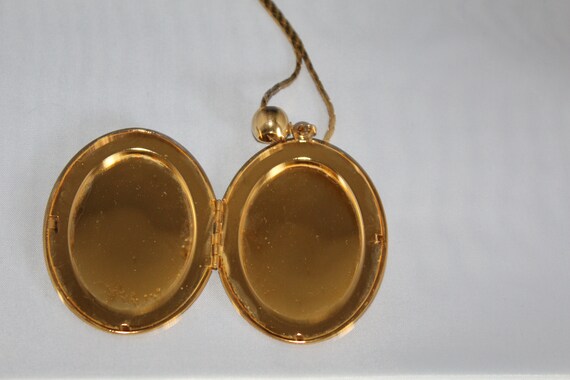 Vintage Gold Locket Which Opens for Pictures - 23 Inc… - Gem