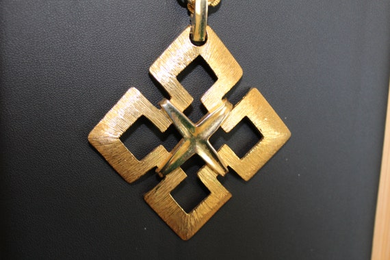 Vintage Art Deco Geometric Shape Pendant Necklace in … - Gem