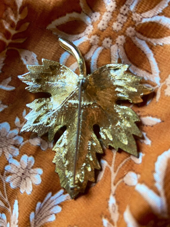 Vintage Sarah Coventry Signed Double Maple Leaf Brooch - Gem