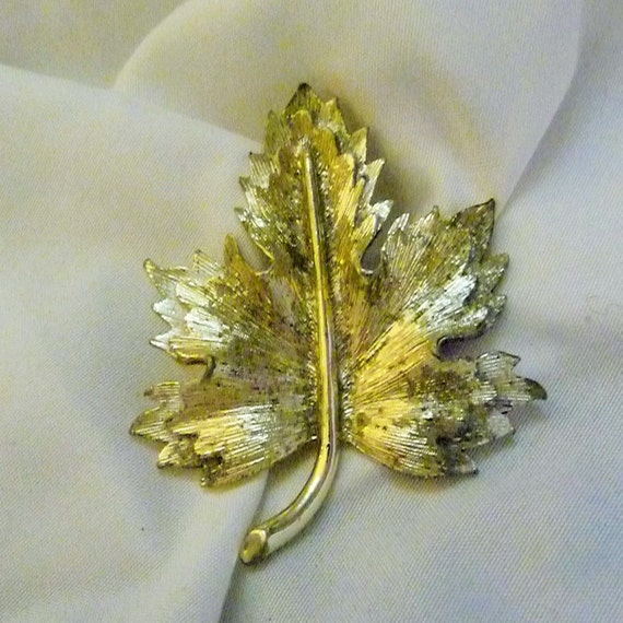 Vintage Sarah Coventry Signed Double Maple Leaf Brooch - Gem