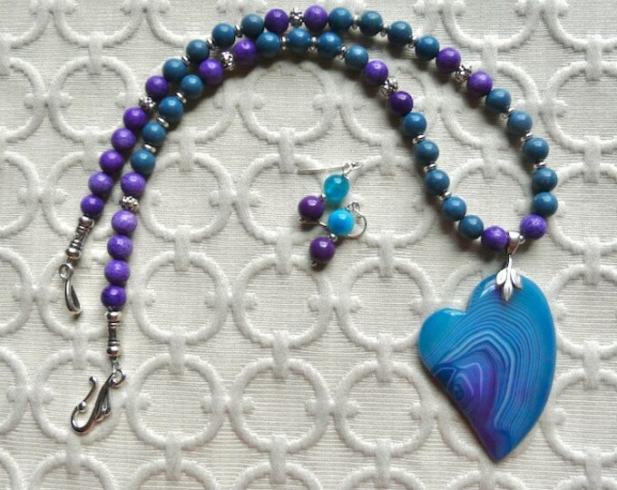 20 Inch Purple and Blue Striped Stylized Offset Heart Pendant Necklace ...