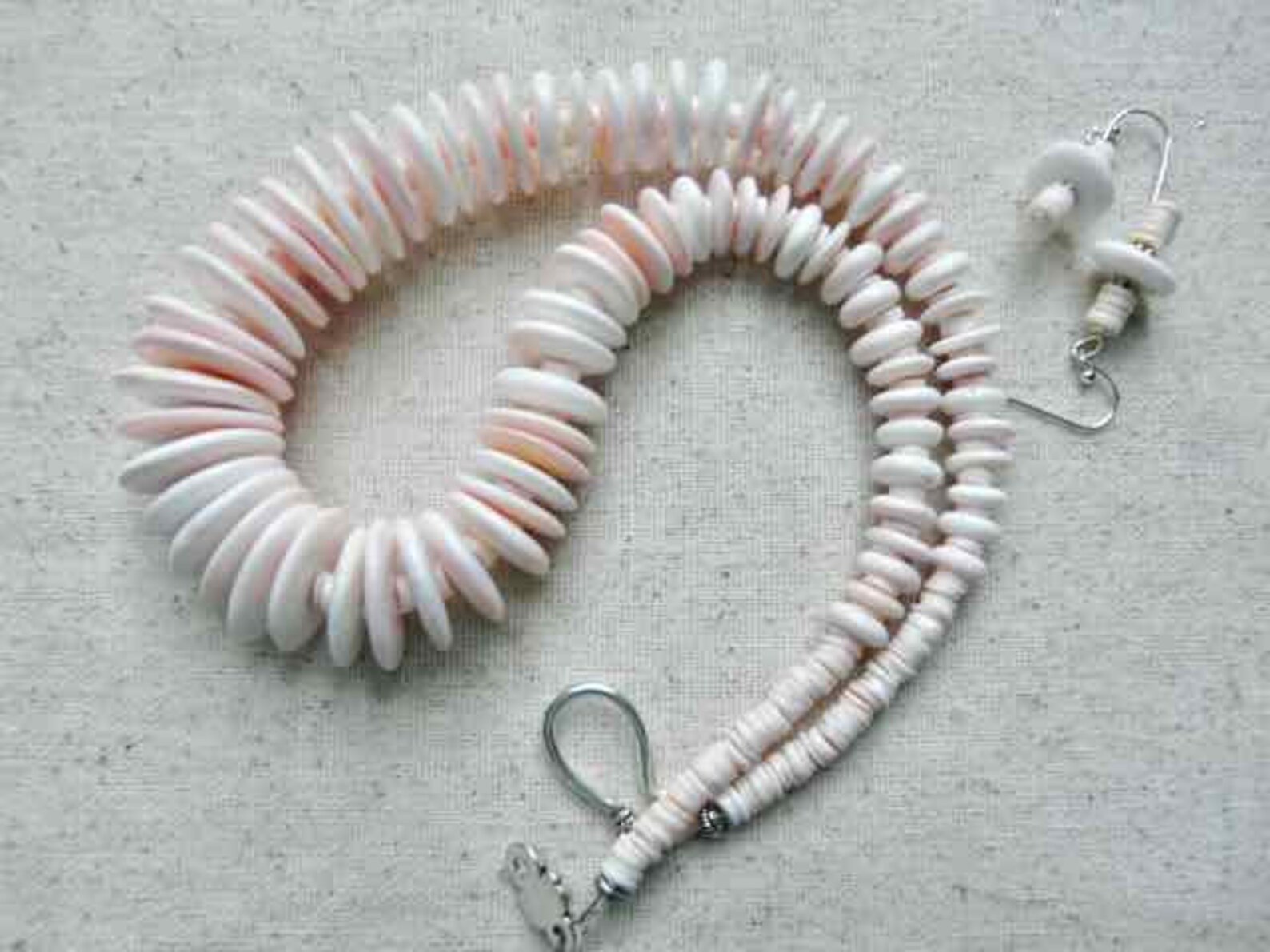 Graduated Conch Shell Necklace Conch Shell and Light Pink Heishi Shell ...