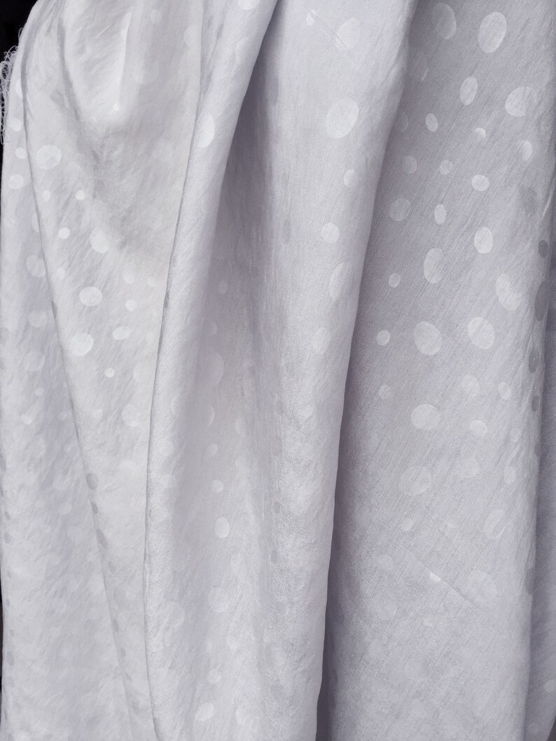 Gorgeous Airy Grey Silver Jacquard Woven Fabric Lightweight 1 Yard ...