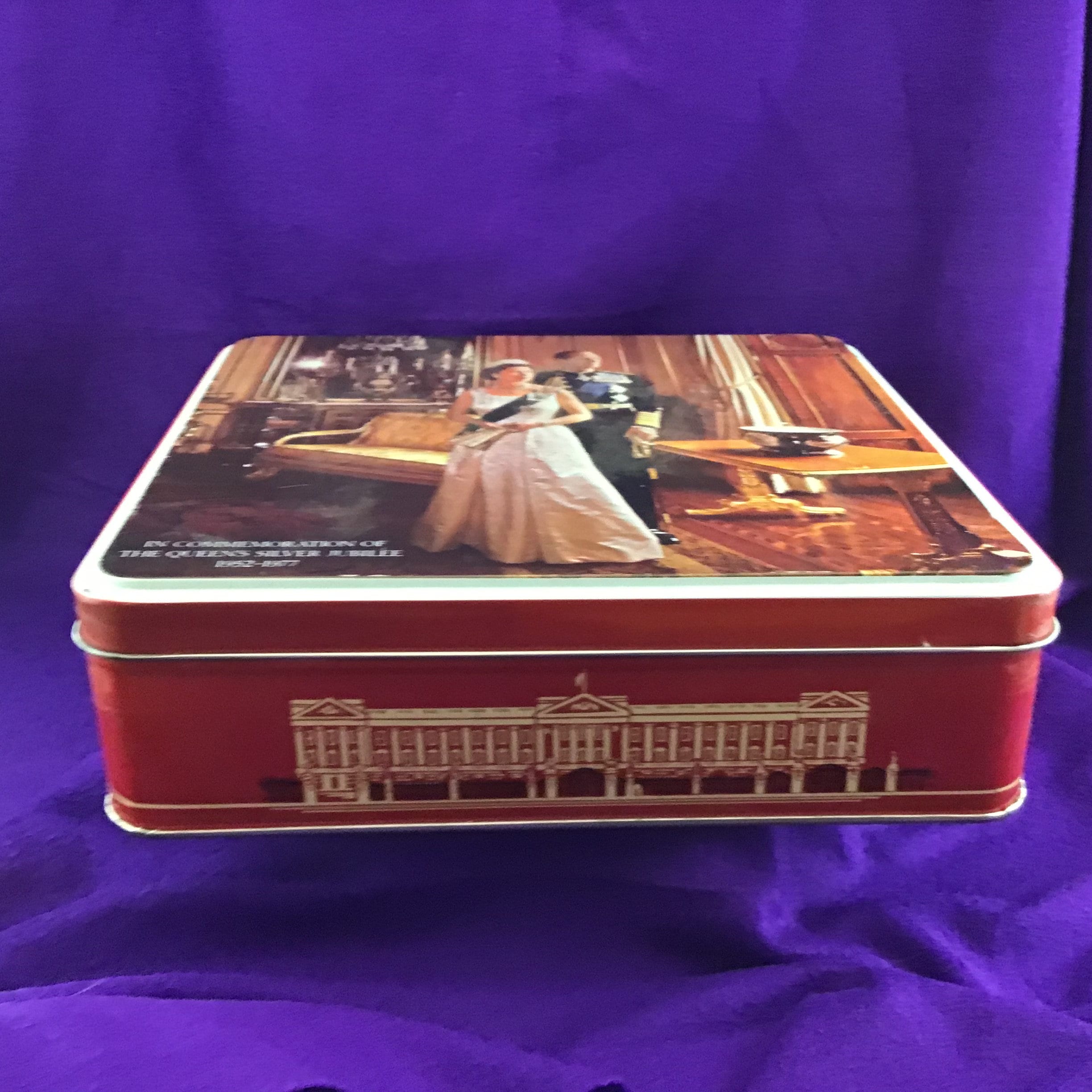 Queen Elizabeth II Silver Jubilee Tin 1952 1977 Biscuit Tin Made in UK ...