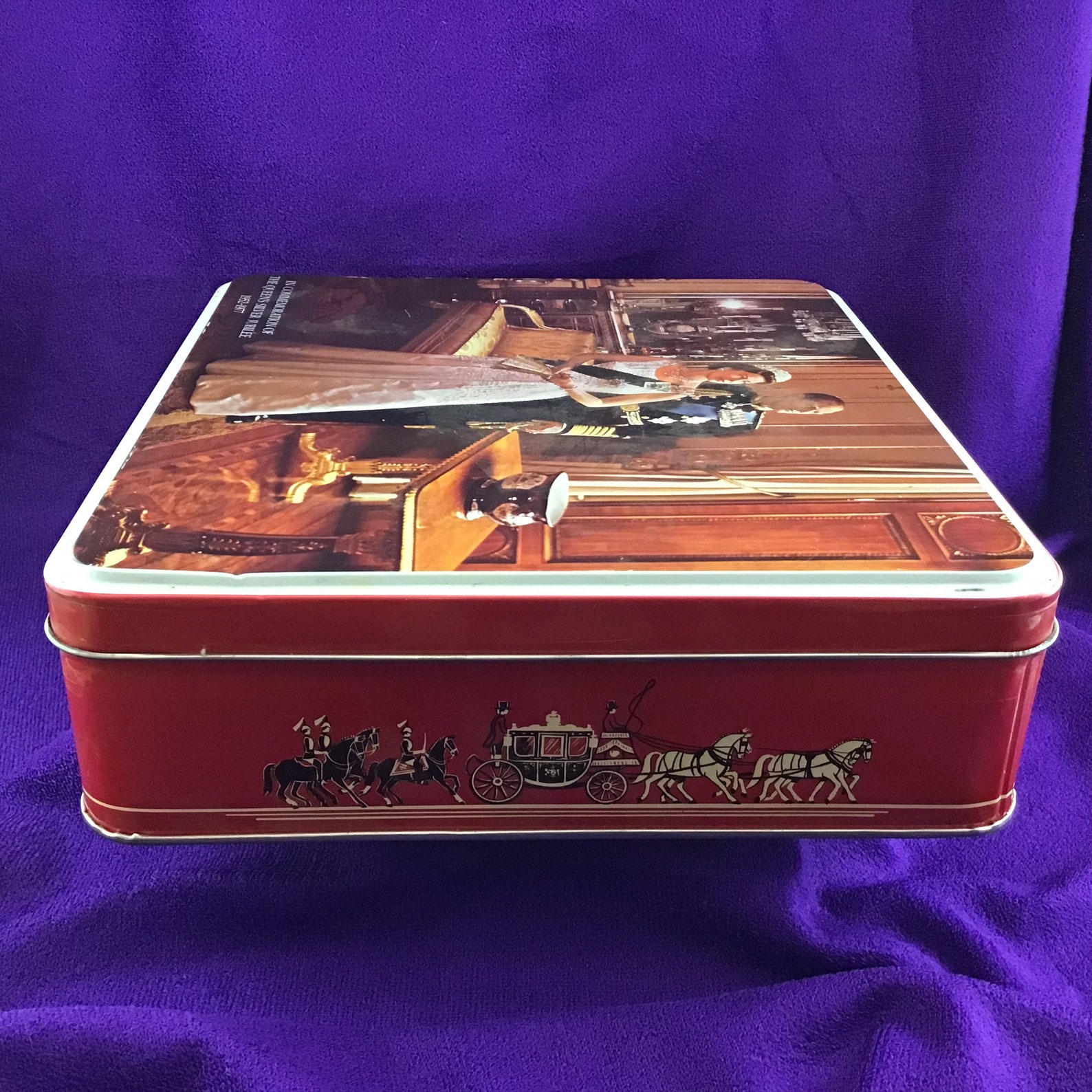 Queen Elizabeth II Silver Jubilee Tin 1952 1977 Biscuit Tin Made in UK ...