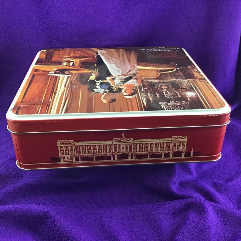 Queen Elizabeth II Silver Jubilee Tin 1952 1977 Biscuit Tin Made in UK ...
