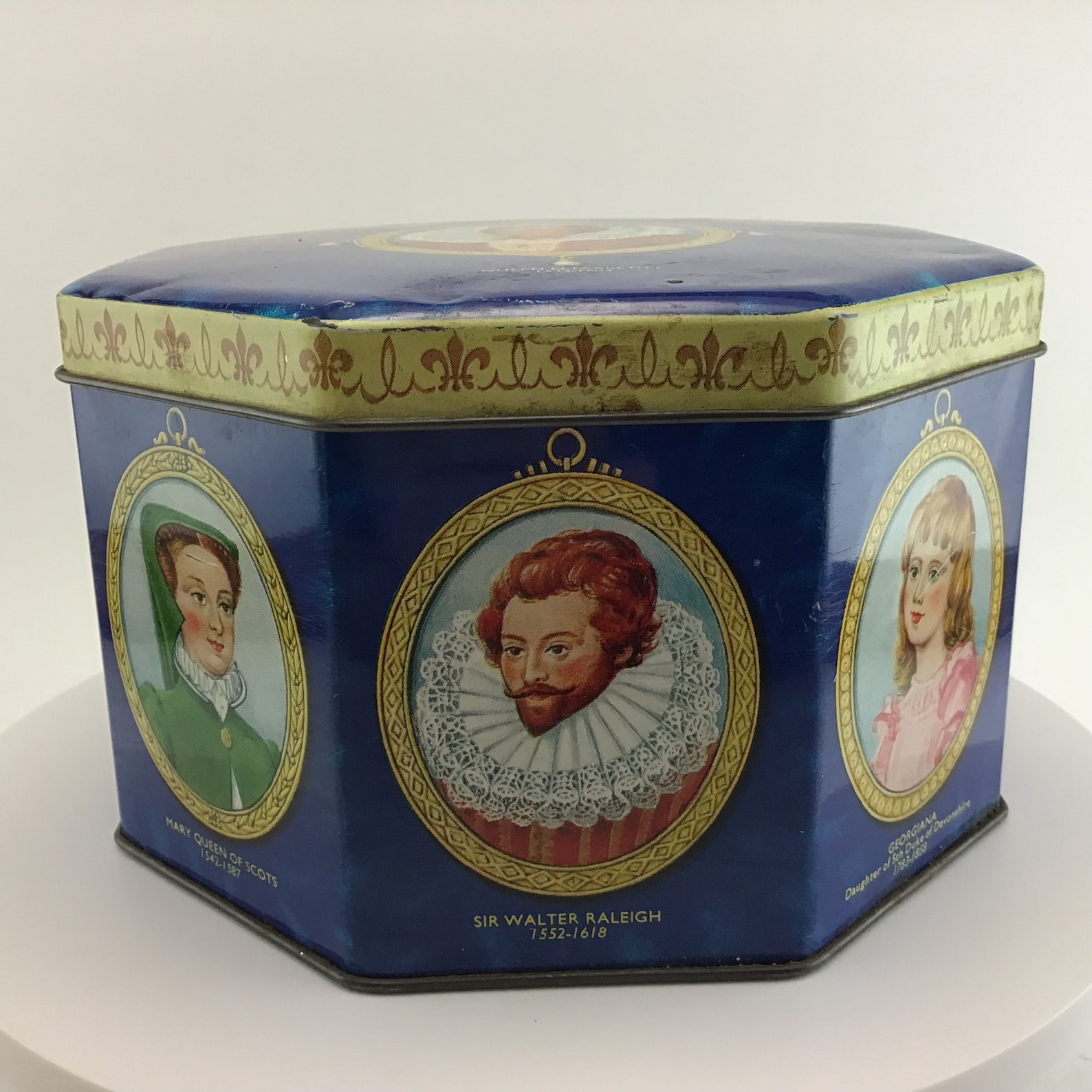 Carrs Elizabeth I Tin Biscuit Tin Tudor Tin Made in England Famous ...