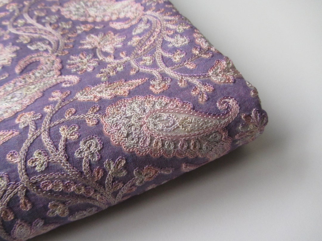 Lila Lavendel Geverfde En Geborduurde Tussar Zijde Paisley Stof Nr. 1 ...