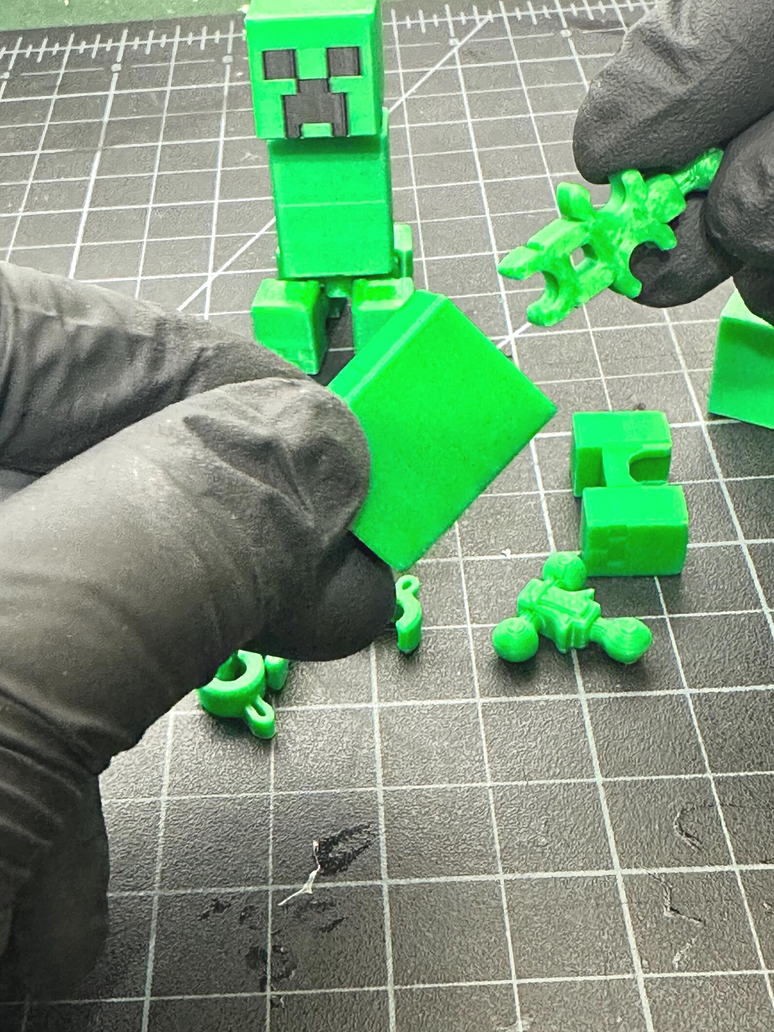 Creeper Minecraft-inspired 3D Printed Action Figure With Moving Parts ...