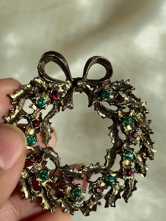 Vintage rhinestone wreath brooch - Gem