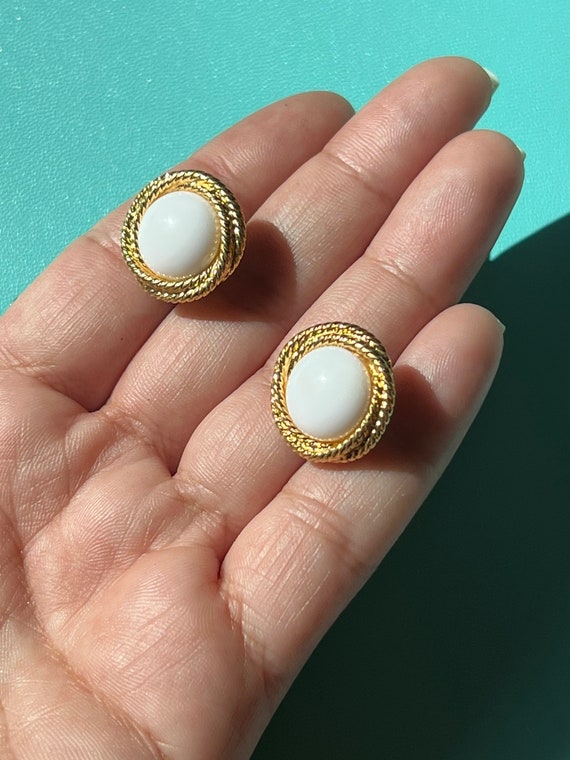 Vintage gold white button - Gem
