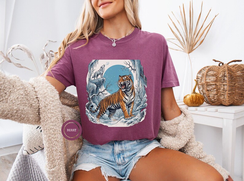 Vintage Tiger Wolf T-shirt, Men & Women's Unisex Graphic Tee, Vintage ...