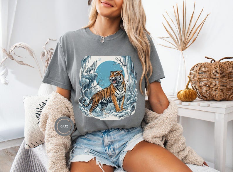 Vintage Tiger Wolf T-shirt, Men & Women's Unisex Graphic Tee, Vintage ...