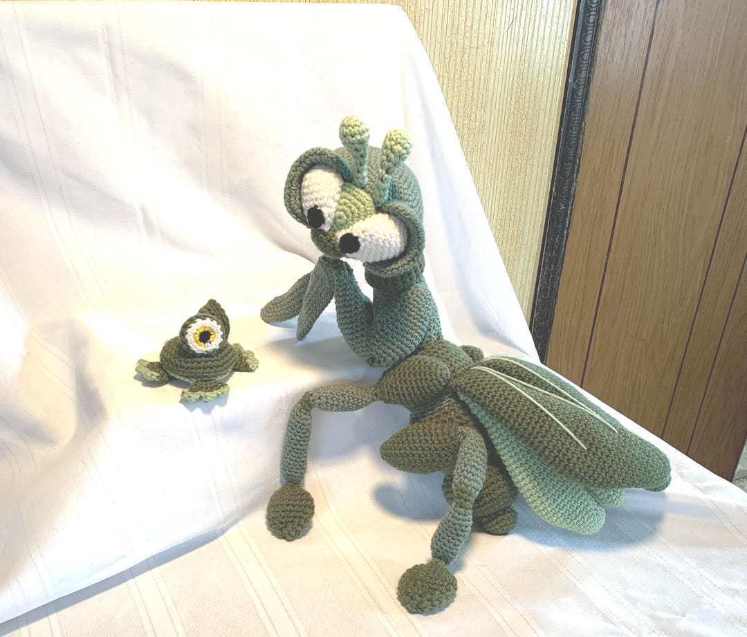 Crocheted Praying Mantis Plush: Handmade Stuffed Toy - Etsy