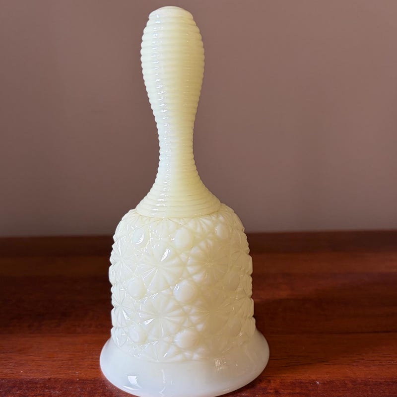 Fenton Daisies on Custard - Etsy