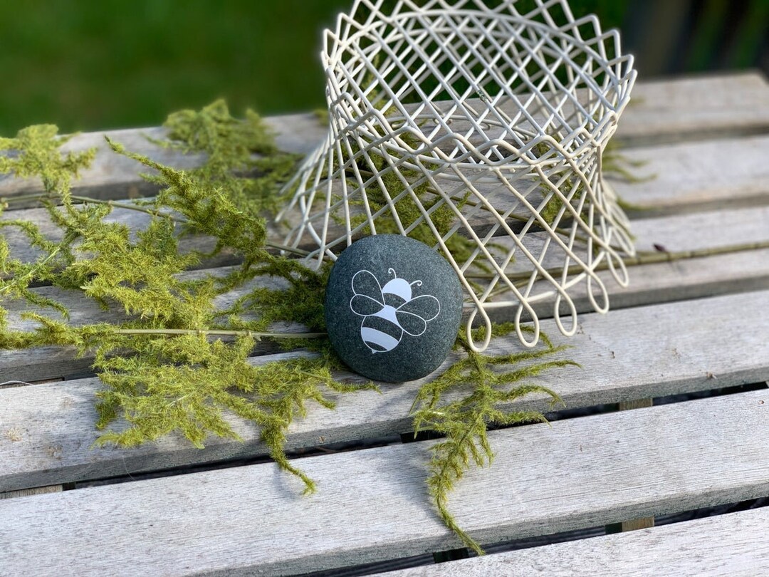 Honey Bee Paperweight / Bee Home Decor / Great Lakes Stone / Gifts for ...