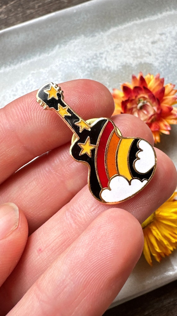 Vintage guitar enamel pin - Gem