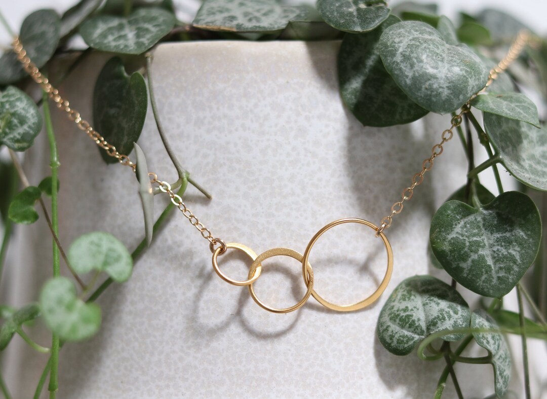 3 Interlink Rings Gold or Silver Necklace - Etsy