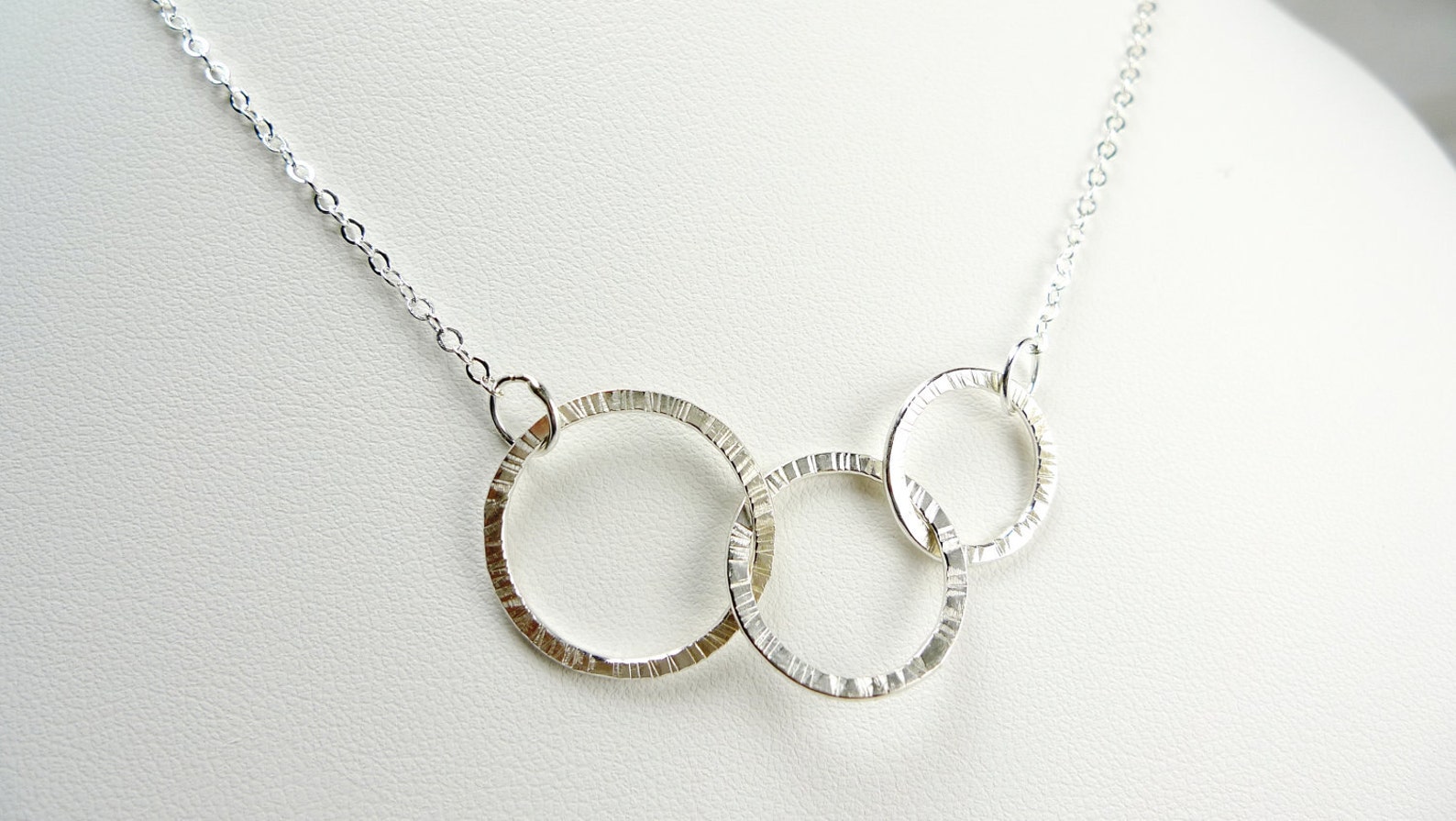 3 Interlink Silver Rings Necklace - Etsy Israel