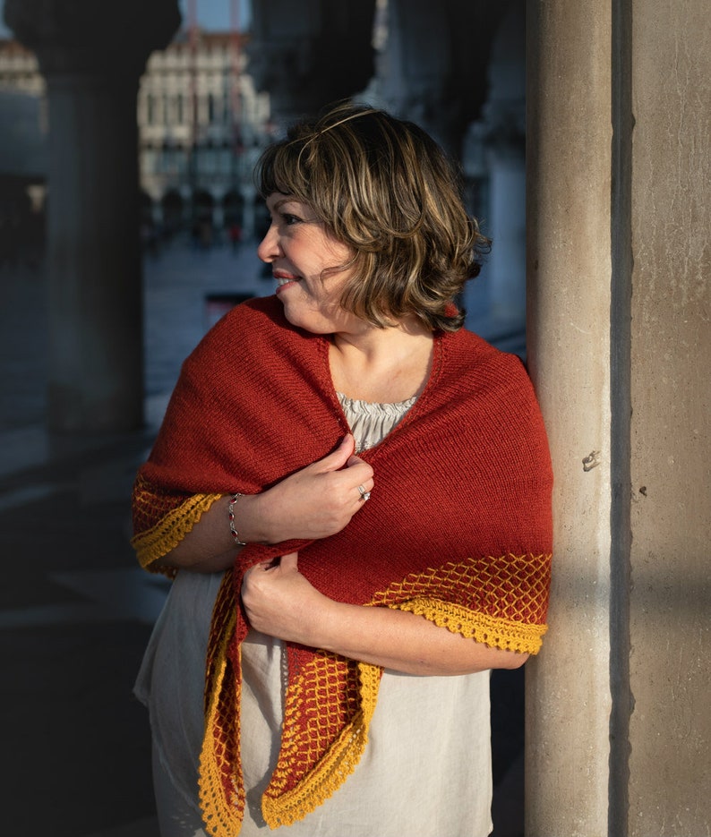 KNITTING SHAWL PATTERN Arlequina Shawl Two Colors Knit Shawl Lace Shawl ...