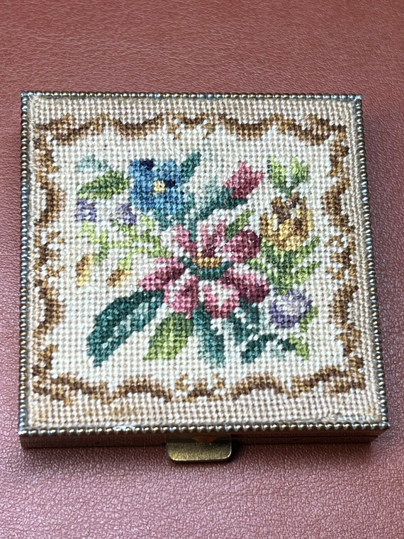Vintage Petit Point Compact Pill Box. Empty and Clean… - Gem