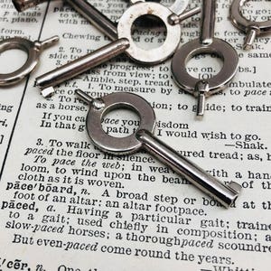 Small Vintage Handcuff Key - Vintage Key for Handcuffs - Vintage Hollow ...