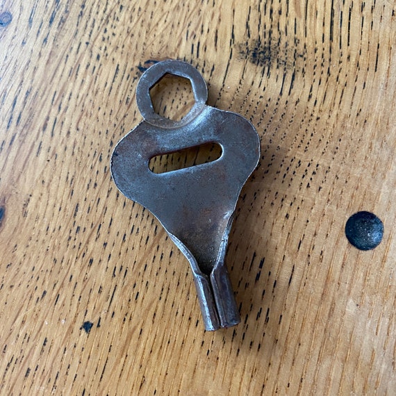 Keys Vintage and Antique - aVintageParcel