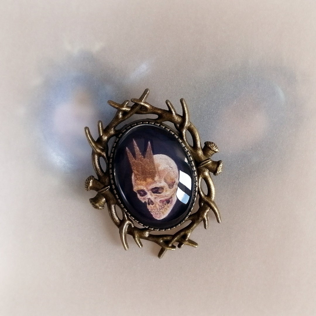 Painting of Martinefa "souverain" (sovereign "b") Presented in Brooch ...