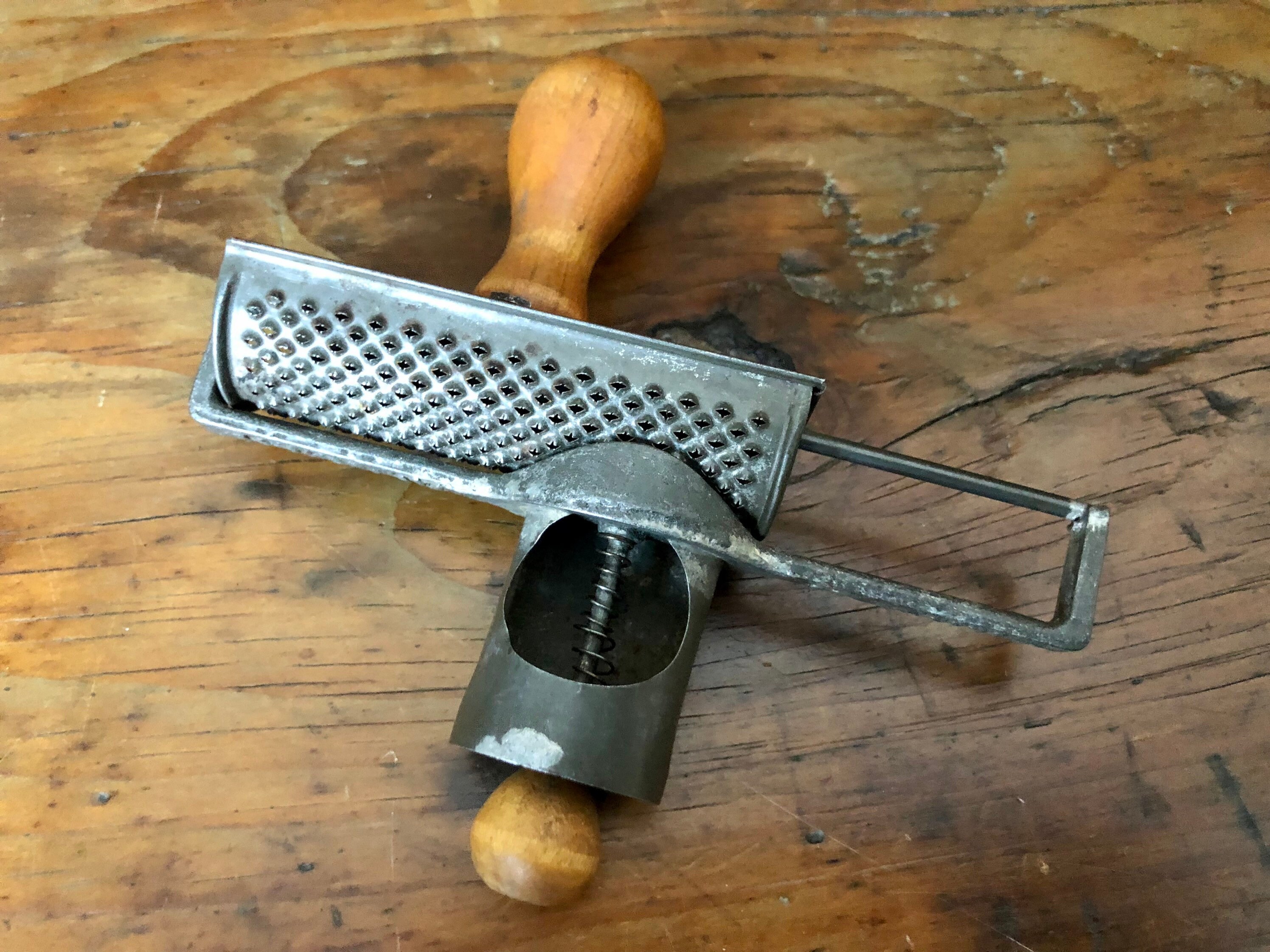 1800’s the Edgar Shaker Sliding Nutmeg Grinder With Wooden Handles - Etsy